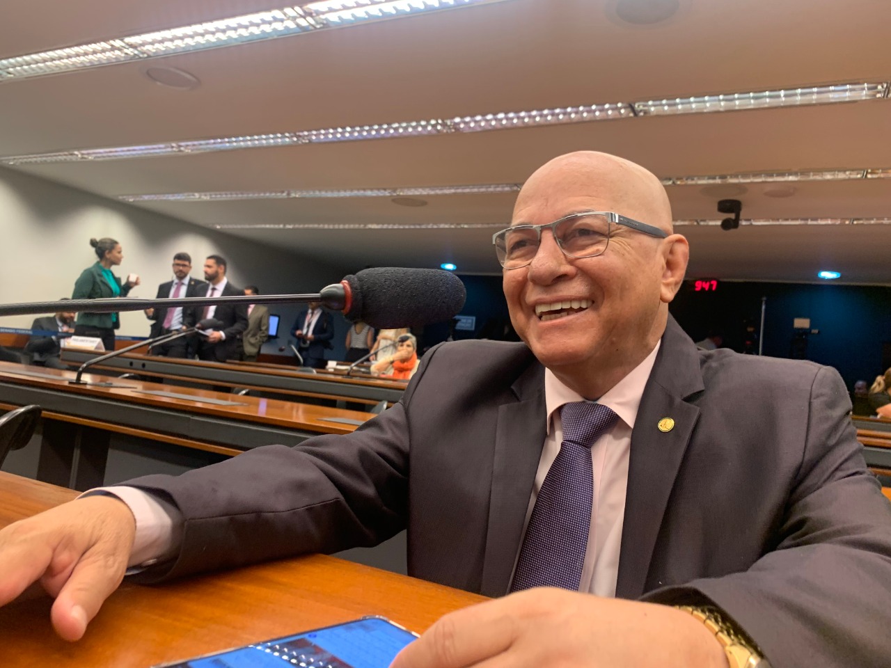 Professor Alcides se destaca pela assiduidade e pelo perfil ...